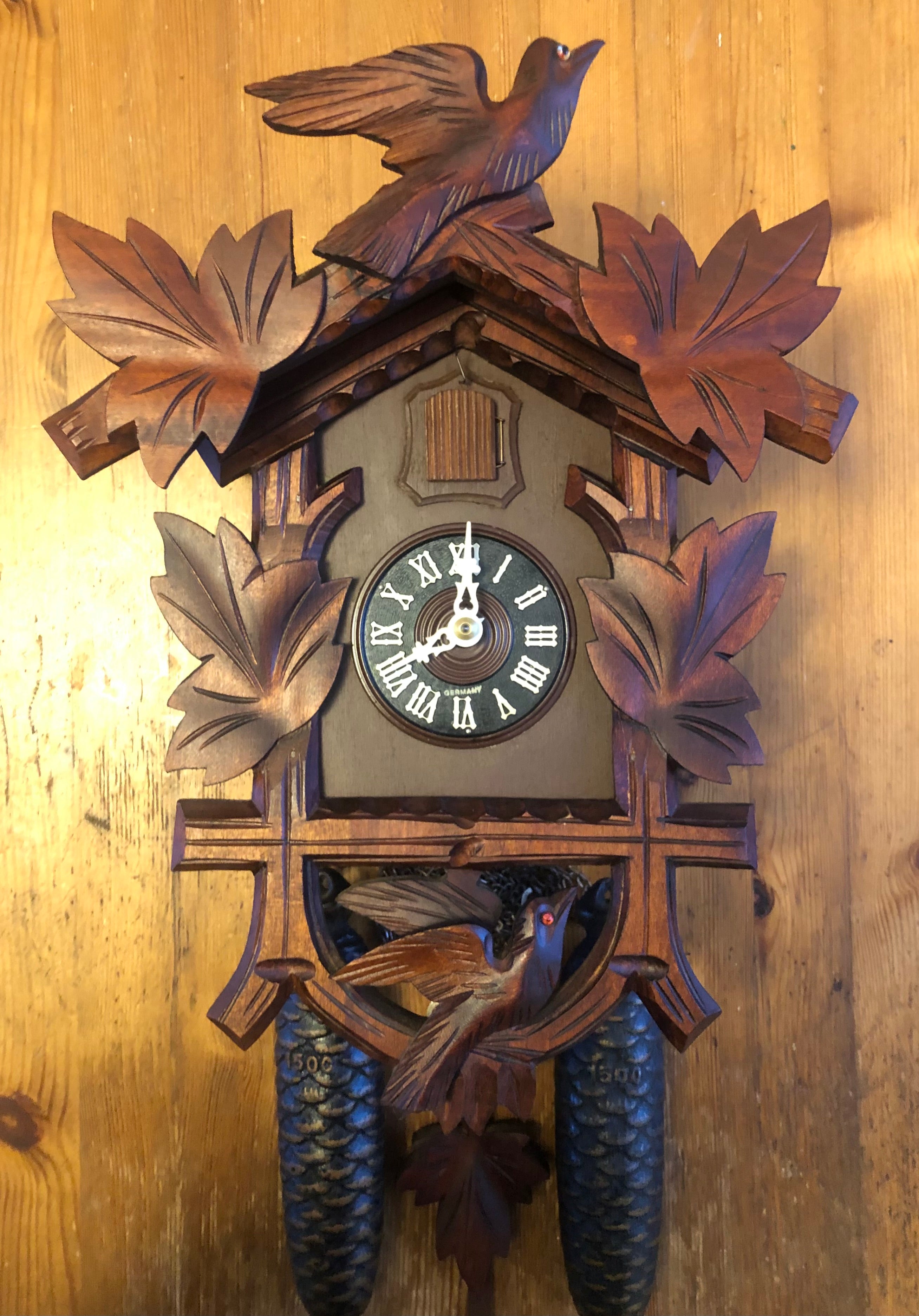 VINTAGE : Traditional Eight (8) Day Cuckoo Clock